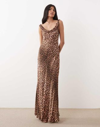Mango Robe longue sans manches en mousseline &agrave; imprim&eacute; l&eacute;opard et col b&eacute;nitier-Marron