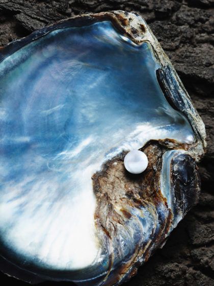 Perlentaucher: Pearl ist die schönste Nagellack-Trendfarbe für den Sommer