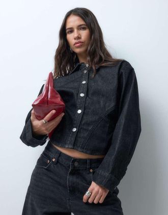 Asos chemise en jean cintr&eacute;e &agrave; la taille, d&eacute;lavage noir