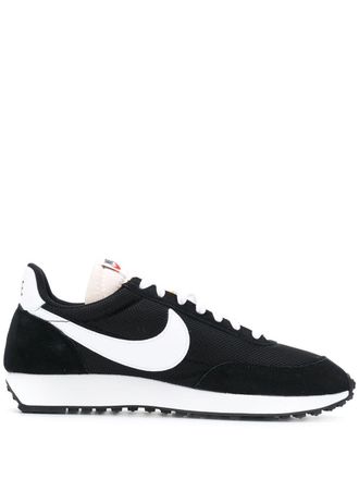 Nike Sneakers mit Logo - Schwarz