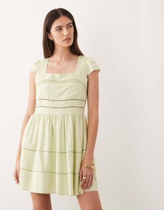 Nobody's Child Jessy - Robe courte en coton &agrave; encolure carr&eacute;e, mancherons et d&eacute;tails en broderie anglaise - Vert sauge