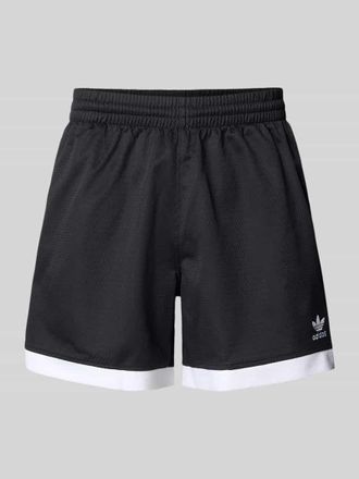 adidas Originals Relaxed Fit Shorts mit Label-Stitching Modell Mockeylet