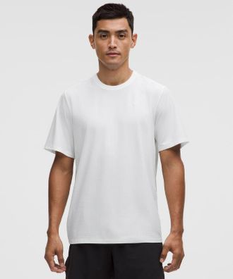 lululemon T-Shirt de tennis ray&eacute;e &agrave; protection anti-UV pour Hommes - Taille 2XL