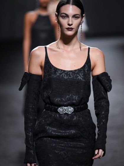 Gothique-chic : la nouvelle tendance pour s’habiller comme Mercredi