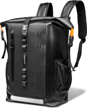 Spigen Wasserdichter Rucksack Rolltop f&uuml;r Damen Herren [Aquashield] Laptoprucksack bis 16, IPX6 Schutzklasse, Bel&uuml;ftetes R&uuml;ckenteil, Wasserfester Daypack f&uuml;r