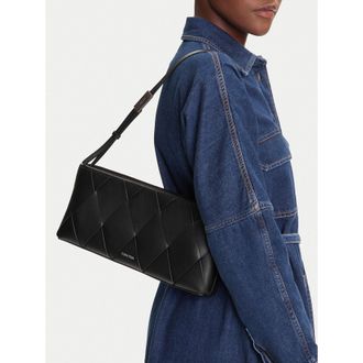 Calvin Klein Handtasche Calvin Klein Ck Woven Elongated Shoulder Bag K60K612992 Schwarz