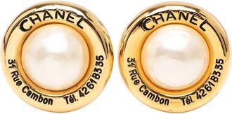 Chanel Ohrringe - Gold Plated Faux Pearl Round Clip on Earrings - Gr. unisize - in Gold - f&uuml;r Damen