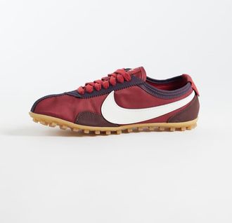 Nike Moon Shoe Sneaker in Burgunderrot
