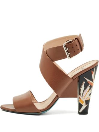 Fendi sandales &agrave; talon imprim&eacute; - Marron