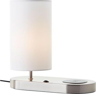 Brilliant Moderne Tischlampe mit integriertem Kippschhalter, Wireless Charging per Induktionsladeschale und weißem Stoffschirm - ideal für Nachttische und Schre