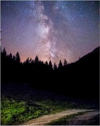 Wallario Poster - Pfad zur Milchstra&szlig;e in Premiumqualit&auml;t, Gr&ouml;&szlig;e: 40 x 50 cm