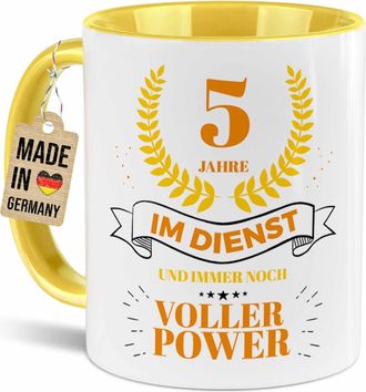 Tassendruck Personalisierte Tasse zum Dienstjubiläum - X Jahre im Dienst und noch voller Power - mit Zahl personalisieren, Geschenk zum Firmenjubiläum - Keramikta