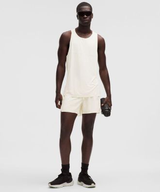 lululemon Fast and Free Lined Running Short 5 f&uuml;r M&auml;nner - Gr&ouml;&szlig;e XL in Light Ivory