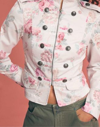 Stradivarius veste boutonn&eacute;e &agrave; imprim&eacute; fleuri &eacute;cru-Blanc