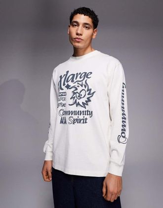 XLARGE XLarge - T-shirt &agrave; manches longues avec logo graphique - Blanc cass&eacute; teint&eacute;
