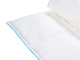 Beliani Bettdecke Entenfedern Entendaunen leicht warm 6 TOG 200 x 200 cm wei&szlig; Cervino