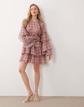 Vero Moda Robe babydoll courte en mousseline &agrave; volants et imprim&eacute; &agrave; carreaux - Rose et mauve