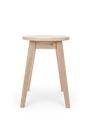 Anton Doll Holzmanufaktur Hocker Josef aus Eichenholz, Naturprodukt 100%, handgefertigter Sitzhocker aus massiver Eiche - Eichenholz, Hochwertiger Nachttisch, Beistelltisch (Ei