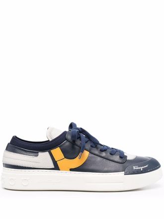 Ferragamo baskets lacées à logo imprimé - Bleu