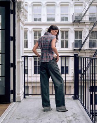 Lioness Top Model Jeans mit Umschlag am Saum in Anthrazit-Grau