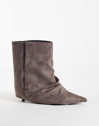 Simmi London Simmi London Dixee Stiefeletten mit Umschlag und Raffungen in grauer Velourslederoptik