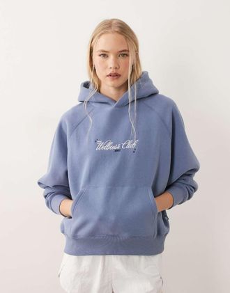 Cotton On Active - Hochwertiger, pl&uuml;schiger Kapuzenpullover in Himmelsblau mit Print