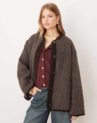 Asos Kragenlose Jacke mit Fischgrätmuster in Blau und Burgunderrot