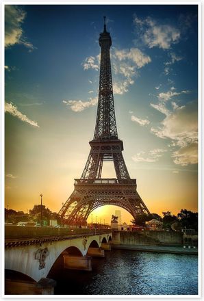 Posterlounge Eiffelturm und Pont dIena an der Seine in Paris Poster 20 x 30 cm Blau Wandbilder Wanddeko