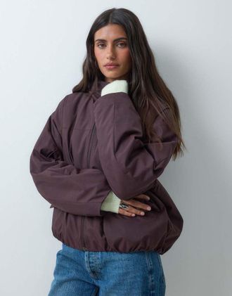 Asos trench court &agrave; capuche avec doublure en imitation peau de mouton, couleur prune chocolat-Marron