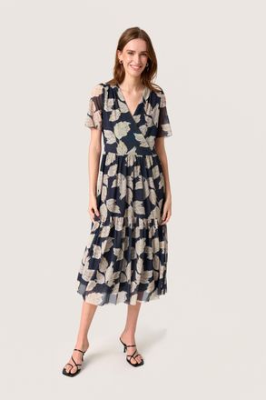 Soaked In Luxury Jerseykleid Feminine Form Navy Leaf Print multicolour