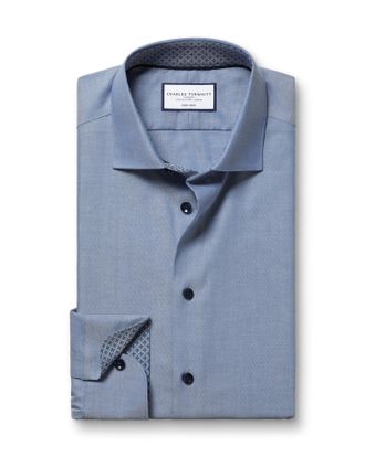 CHARLES TYRWHITT Bügelfreies Stretch-Hemd mit bedrucktem Besatz - Stahlblau Knopfmanschette