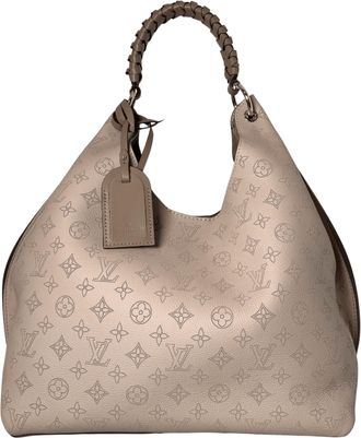 Louis Vuitton Hobo Bags - Louis Vuitton Carmel Mahina M21775 Galet / sehr gu - Gr. unisize - in Taupe - f&uuml;r Damen