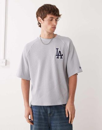 New Era LA Dodgers - Oversize-T-Shirt in Grau mit Waffelstruktur-Weiß