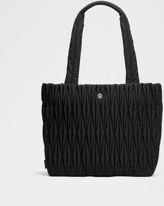 lululemon Diamond Quilt Tote Bag 14L in Black
