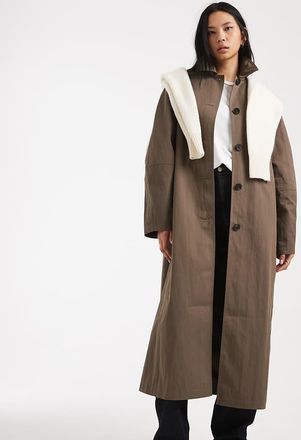 Asos Tall ASOS DESIGN Tall - Trench-coat long &agrave; d&eacute;tails pliss&eacute;s - Champignon-Brown