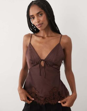 Abercrombie & Fitch Satin-Cami mit Bindeband vorn und Spitzenbesatz in Braun