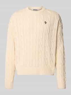 Review Strickpullover mit Zopfmuster und Label-Stitching