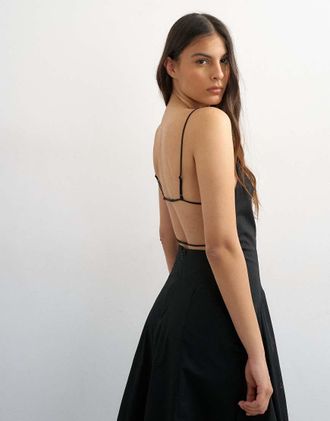 Topshop Robe d&eacute;t&eacute; mi-longue bouffante en popeline &agrave; encolure carr&eacute;e et dos ouvert - Noir