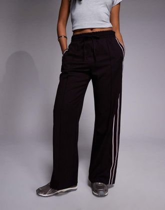 River Island Pantalon de jogging ajust&eacute; &agrave; fines rayures et carreaux - Rouge fonc&eacute;