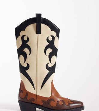 Public Desire Celia - Westernstiefel in Braun und Cremewei&szlig;, weite Passform-Brown