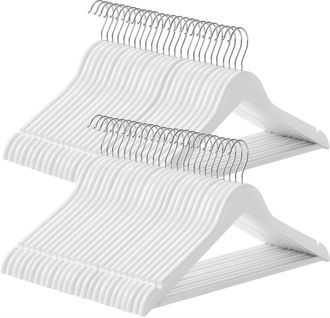 Songmics Kleiderb&uuml;gel Holz, 80er Set, B&uuml;gel aus Massivholz, Einkerbungen im Schulterbereich, Rutschfester Hosensteg, um 360&deg; drehbarer Haken, f&uuml;r Anz&uuml;ge, Hemde
