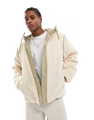 Asos Teddyfell-Jacke in Ecru mit khaki Besatz und Kapuze-Neutral