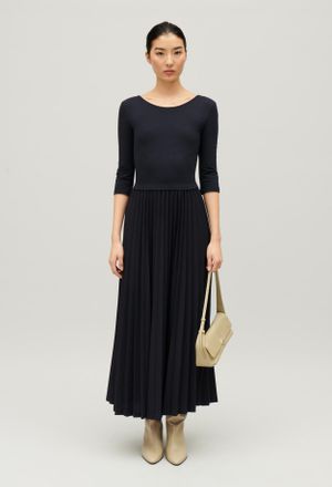 Claudie Pierlot Lange plissiertes Twistkleid zweifarbig