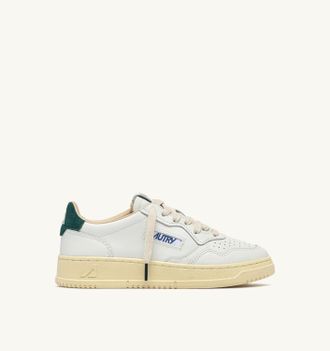 Autry BASKETS MEDALIST LOW EN CUIR BLANC ET DAIM DARK SEA