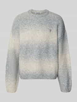 Review Strickpullover mit Label-Stitching und Rundhalsausschnitt