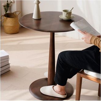 Generic Esstisch aus braunem Holz im skandinavischen Stil Kompakter runder Bartisch mit Holzbeinbasis, ideal für Innenräume, Restaurants, Cafés und Bars für d