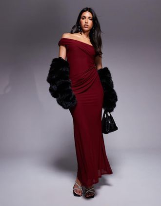 Asos Netzstoff-Maxikleid in Burgunderrot mit One-Shoulder-Tr&auml;ger, verdrehtem Detail und hochgesch&uuml;rztem Rock