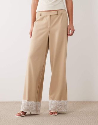 Asos Pantalon ajust&eacute; &agrave; taille basse avec ourlets en dentelle - Moka-Neutre