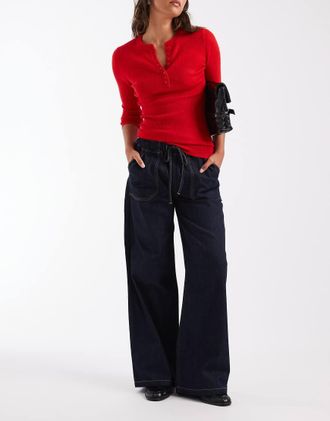 Asos Utility-Jeans mit weitem Bein zum Hineinschl&uuml;pfen in Rinse, Kombiteil-Blau