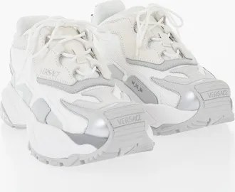 Versace Niedrige Sneaker Aus Leder Und Stoff Mit Ikonischem Monogramm Auf Der Sohle Versace